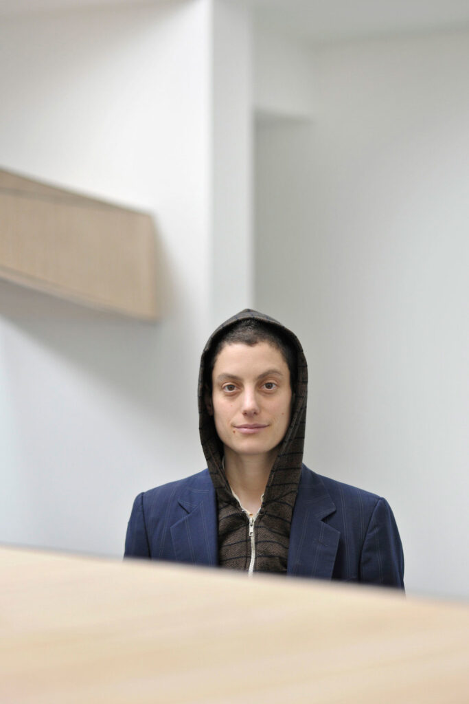 Claudio Antonio: Sarah Oppenheimer, Biografía, obras y cinetismo ...